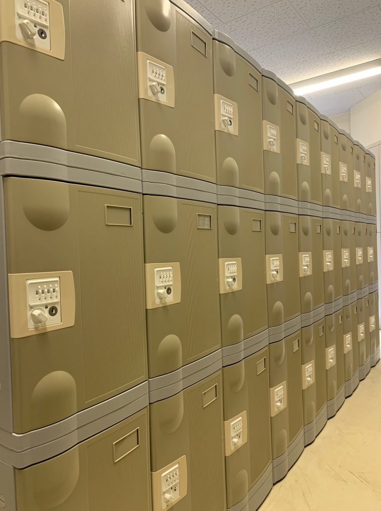 02 プラスチックロッカー